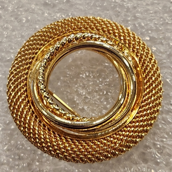 Jewelry | Vintage Round Gold Tone Braided And Mesh Pinbrooch | Poshmark